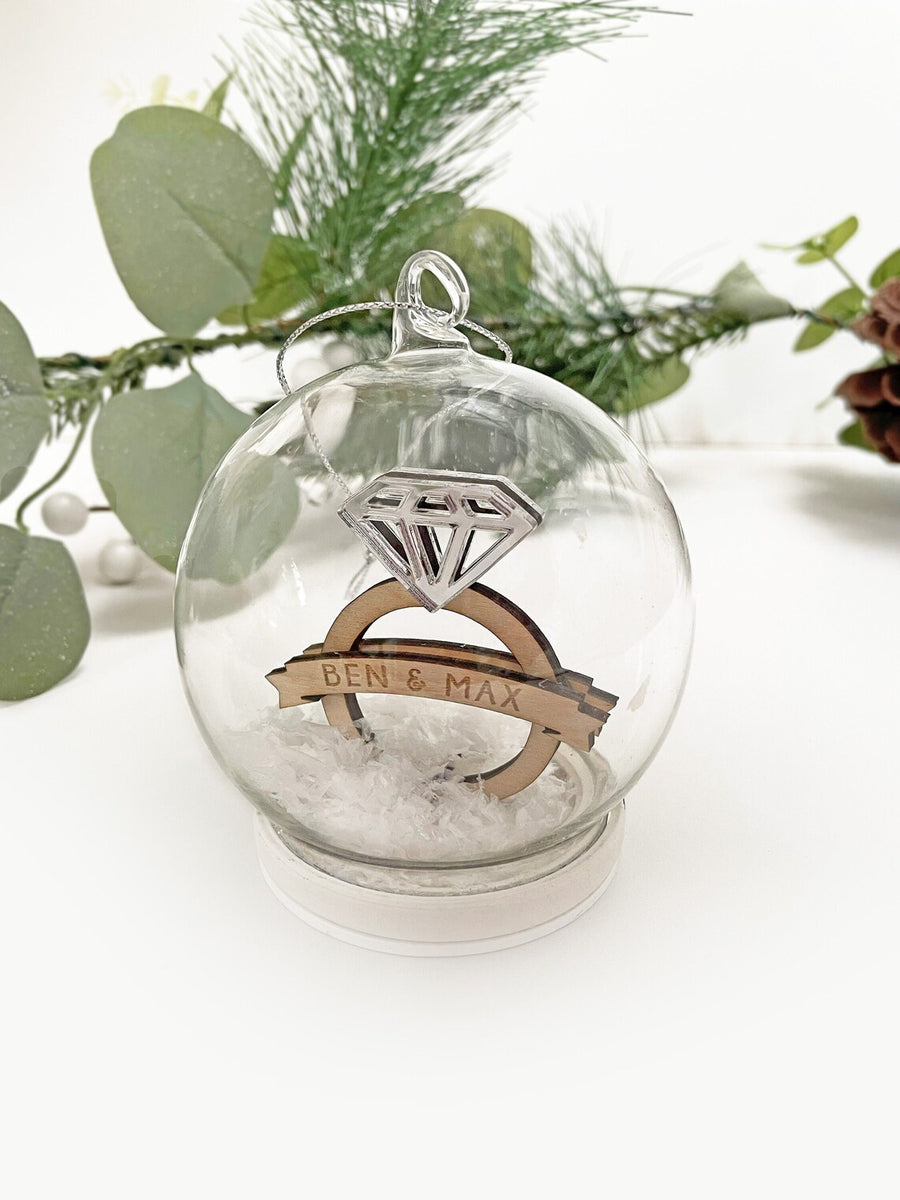 Engagement xmas bauble store